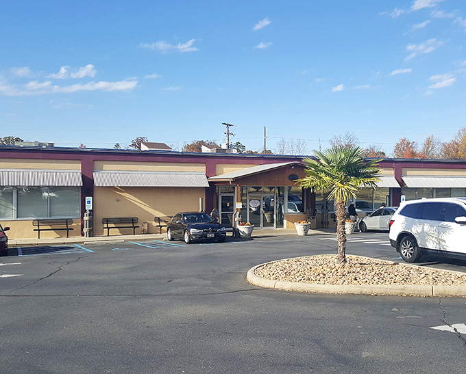 Who needs oceanfront when you've got this much heart and soul in every seafood dish?