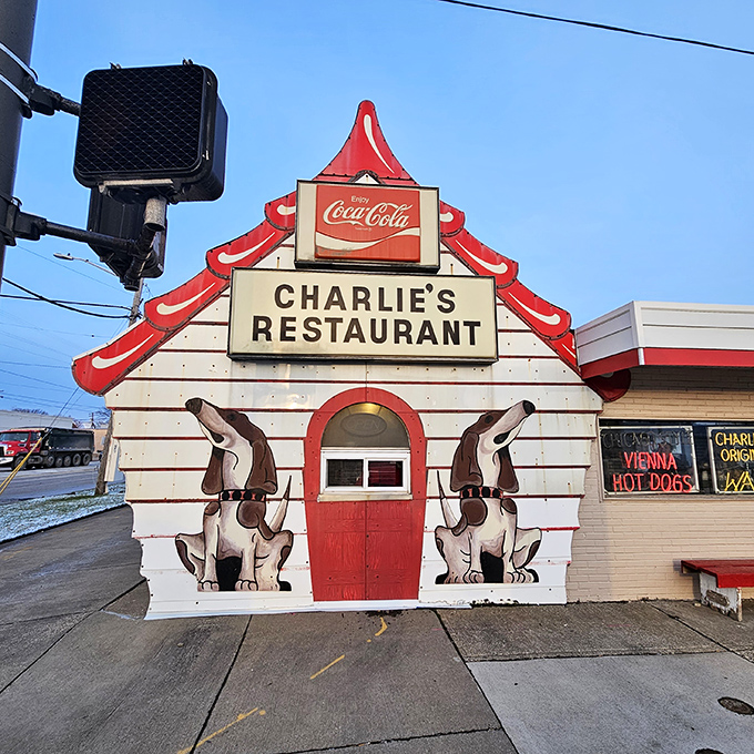 Charlie's adorable dog house design makes you smile before you even taste their legendary hot dogs.
