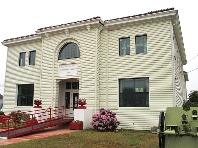 History wrapped in crisp white clapboard! Crescent City's past gets the red-carpet treatment, complete with hydrangea paparazzi.