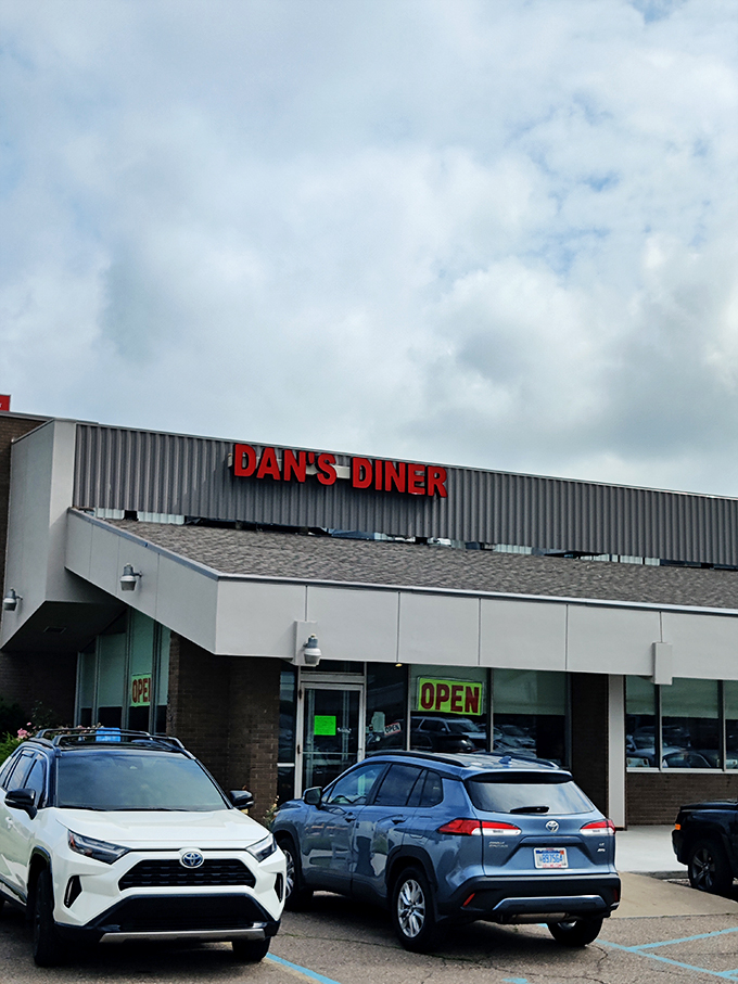 Dan's Diner keeps it simple outside so they can focus on what matters&mdash;food that makes you close your eyes when you take that first bite.