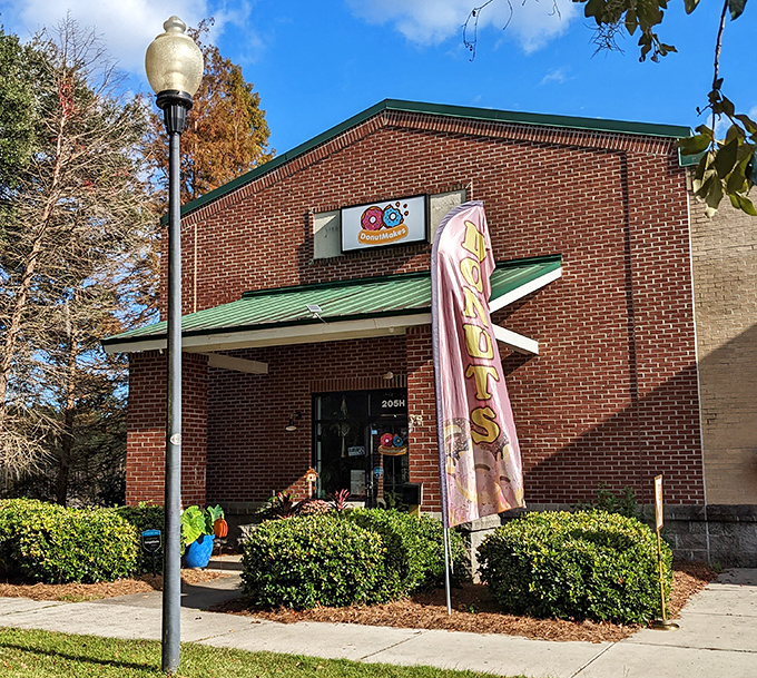 DonutMakes' solid brick building in Summerville promises dependable quality and donuts that'll exceed your highest expectations.