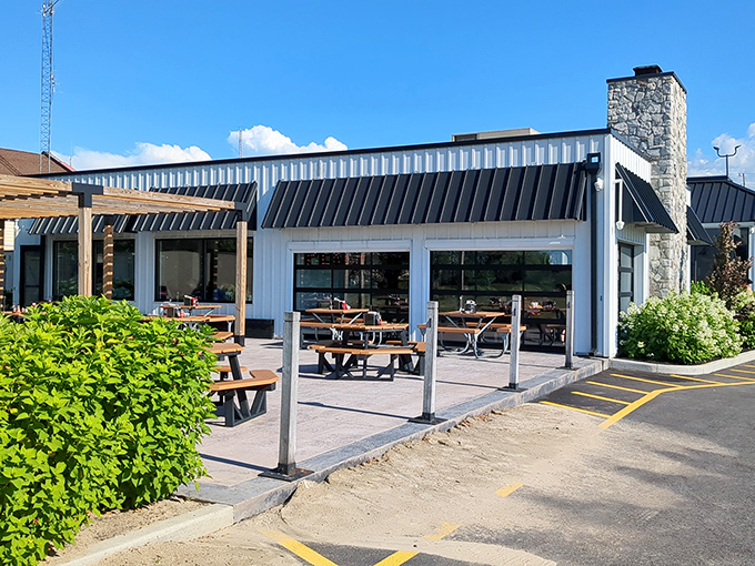 Jolly Rogers' modern design brings a fresh take on seafood traditions. Those picnic tables aren't just seating&mdash;they're front-row tickets to flavor town.