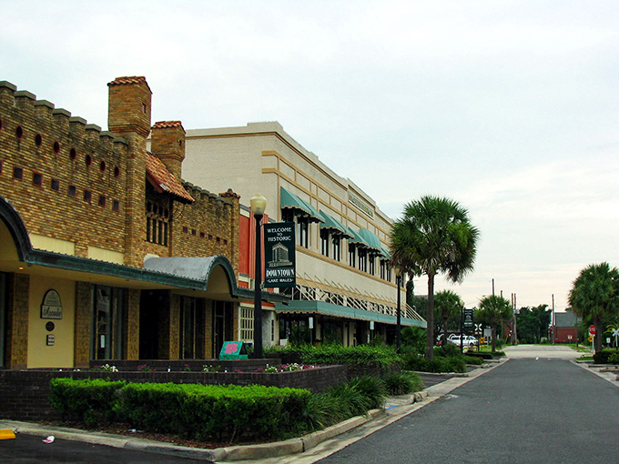 Lake Wales' downtown looks like the set designer for "Pleasantville" discovered a color palette and went absolutely wild with it.