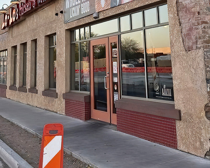 Lo-Lo's buzzes with the energy of a place that's mastered the art of comfort food combinations.