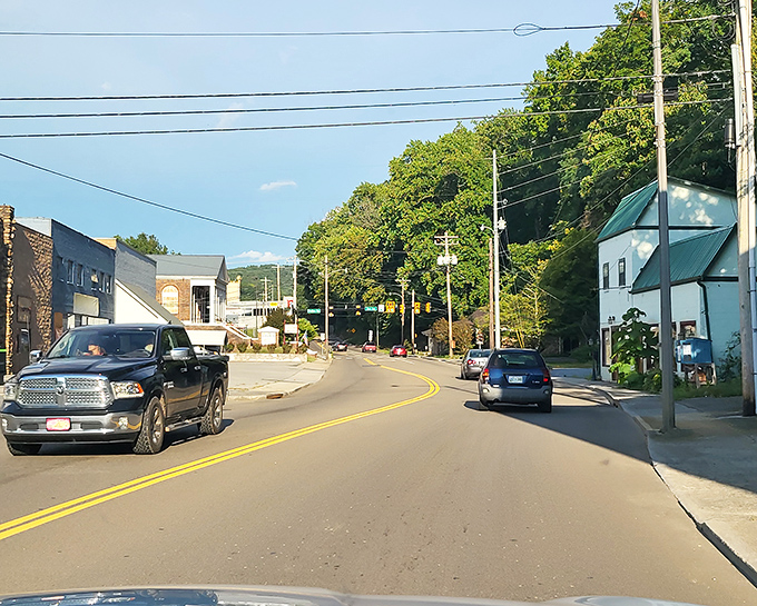 Newport sits nestled near the Smokies, offering mountain views without the tourist-trap prices. Best of both worlds!