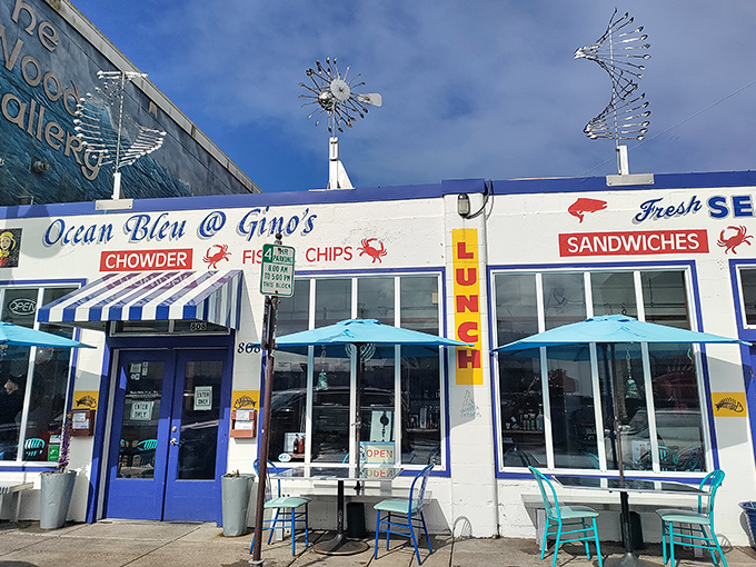 Blue umbrellas, blue trim, blue ocean nearby&mdash;this place commits to its theme and its fresh seafood with equal passion.