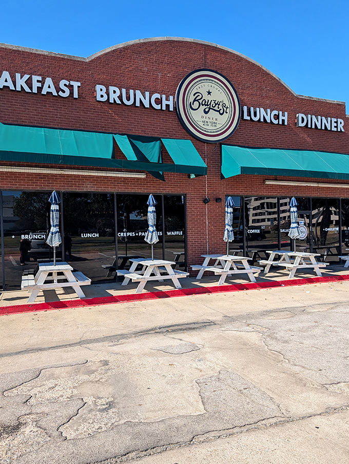 Where Arlington locals gather for morning feasts worthy of weekend lines. Those picnic tables tell tales of happy brunchers.