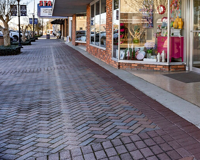 Brick sidewalks in Jesup invite leisurely strolls where window shopping becomes an afternoon's entertainment.