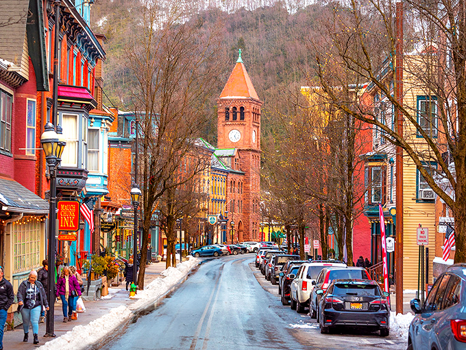 The breathtaking autumn palette transforms Jim Thorpe into a living painting. Those fall colors are worth the trip alone!