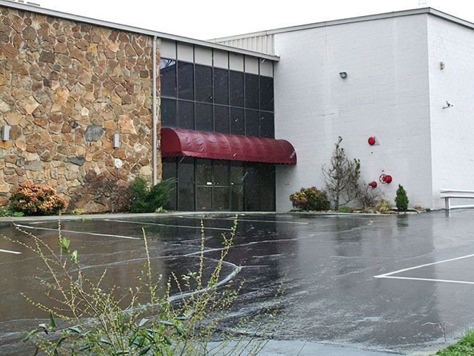 Stone and glass blend old-school charm with modern convenience at this Knoxville treasure trove.