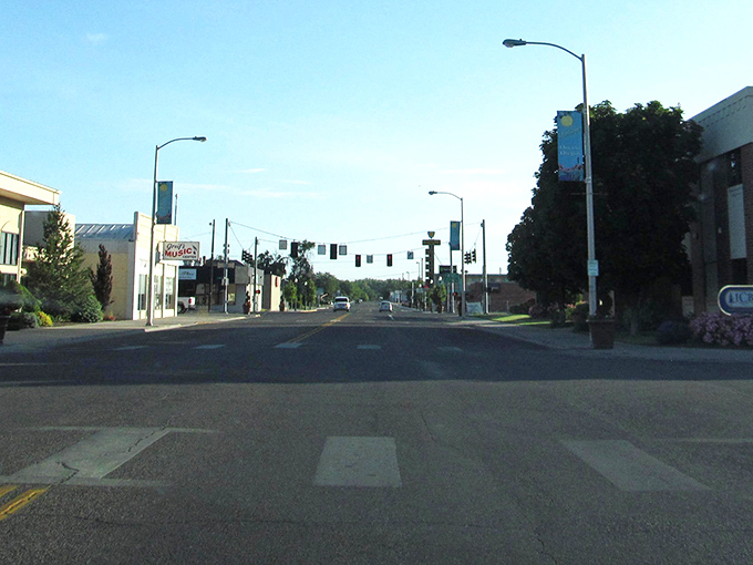 The kind of street where people still wave from their cars&mdash;Ontario's downtown keeps small-town courtesy alive and well.