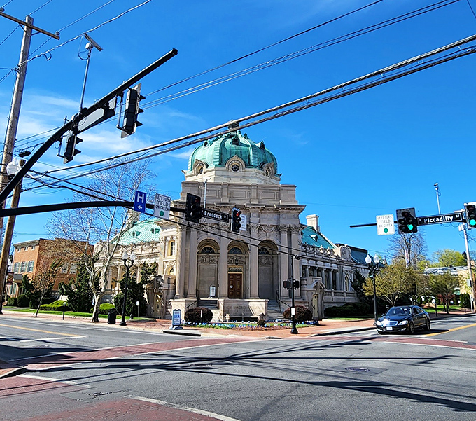 This Winchester landmark dome commands attention like a diva on opening night&mdash;classical architecture that says, "Yes, I'm worth the detour."
