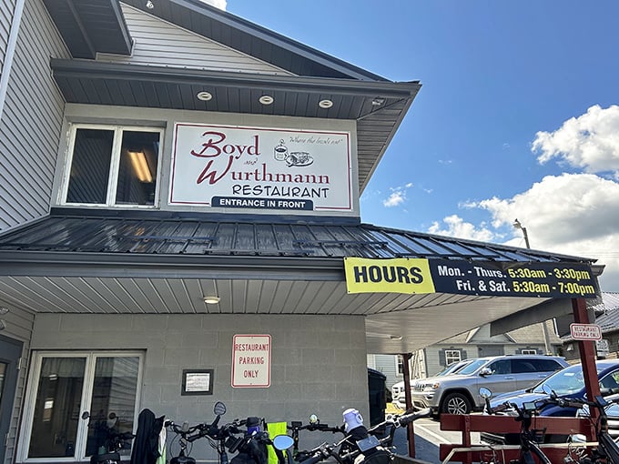 Boyd & Wurthmann Restaurant doesn't need fancy signage when locals have been pointing visitors here for generations with the simple promise: "You'll thank me later."