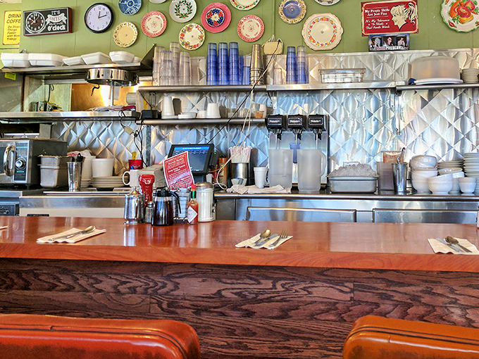 Counter seats where solo diners become part of the show &ndash; dinner and entertainment included.