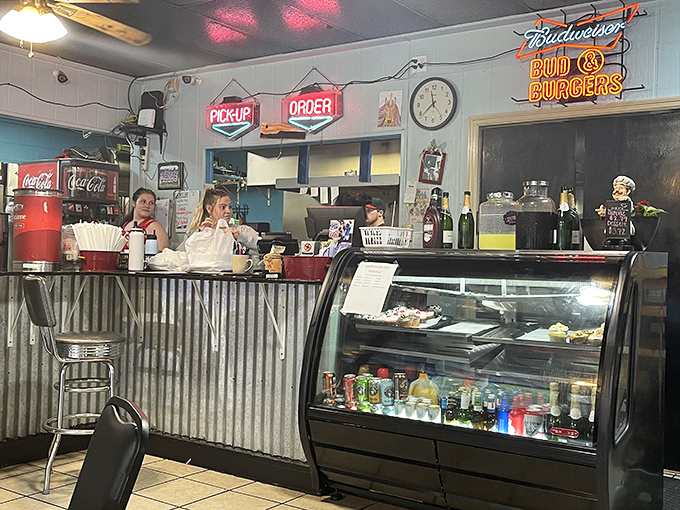 The counter setup says "come as you are" &ndash; and the corrugated metal adds that industrial-chic charm.
