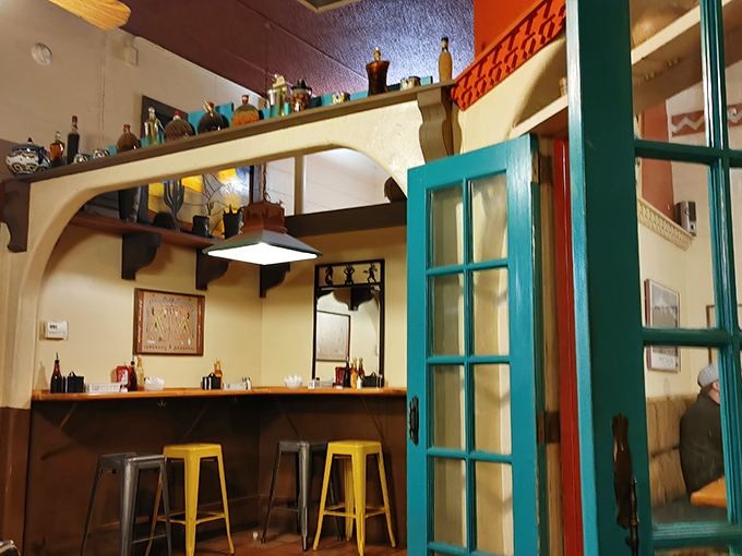 Counter seating for the breakfast connoisseur. Where ceramic pottery meets morning coffee in a turquoise-framed breakfast ballet.