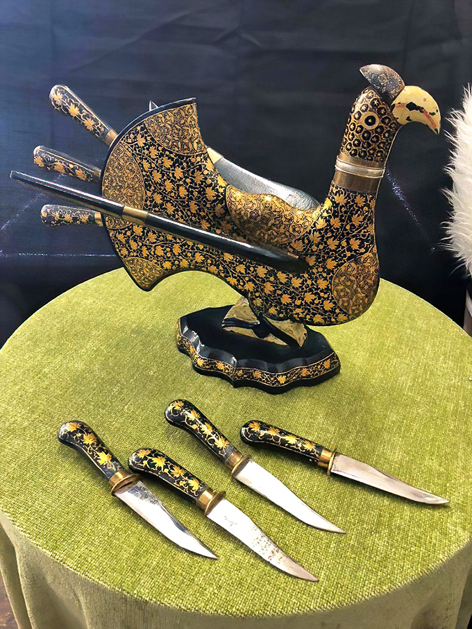 The knife peacock (yes, you read that right) stands guard over matching cutlery. Whoever donated this conversation piece clearly had flair to spare.