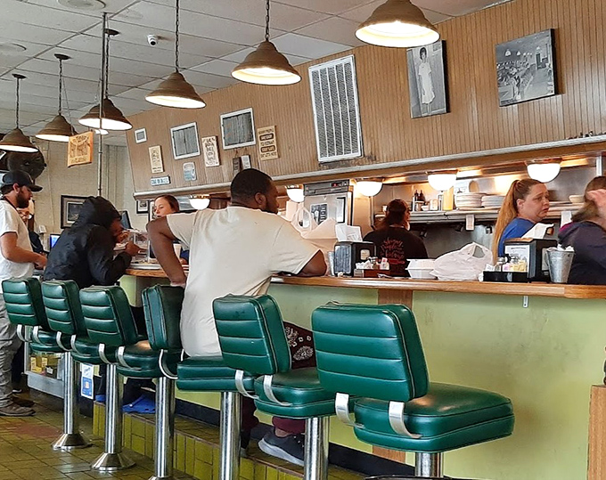 Counter seats: where solo diners find community and the best view of short-order choreography that never misses a beat.