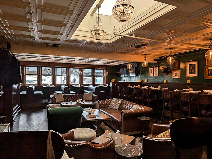 That sophisticated lounge where Mad Men would've filmed if Don Draper preferred ocean views to Manhattan skylines.