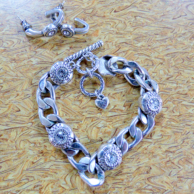 Jewelry that adds sparkle without draining your bank account. These silver pieces prove second-hand doesn't mean second-best in the shine department.