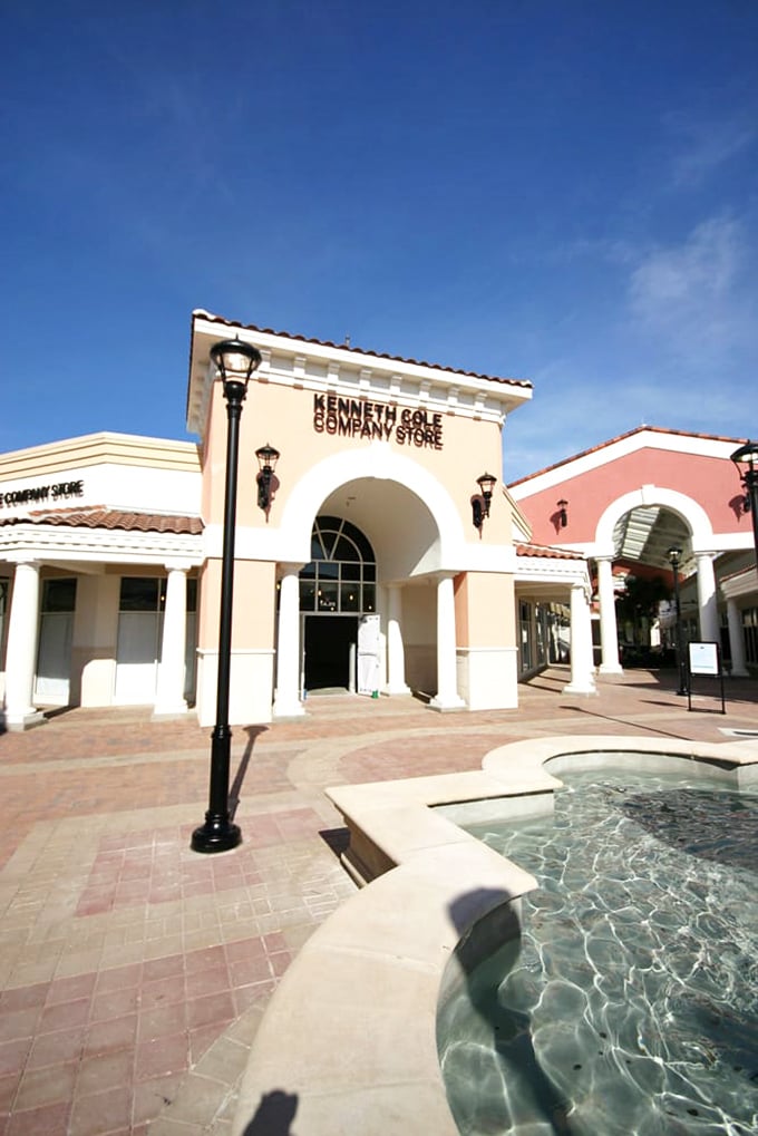 Kenneth Cole keeping it classy with a fountain view. Nothing says "sophisticated bargain" quite like water features and designer discounts.