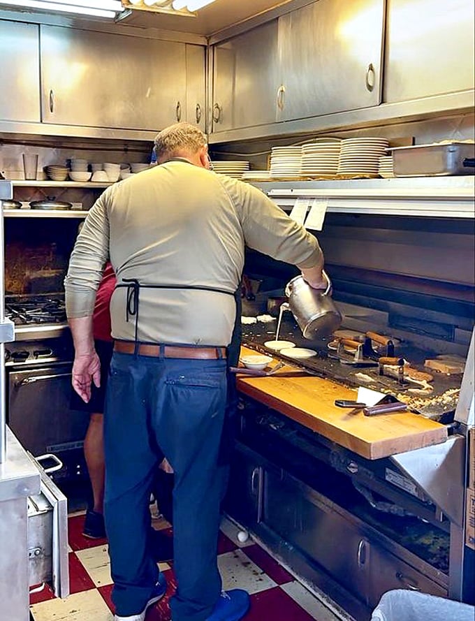 Behind every great breakfast is a cook who knows exactly how many seconds make the difference between good and transcendent.