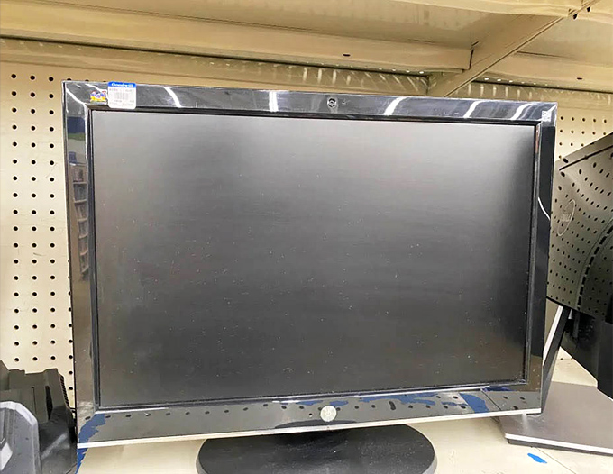 Electronics that have seen better days still have plenty to give. This monitor might be the perfect solution for someone's home office setup.