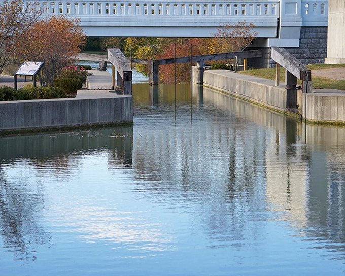Reflective waters of the canal create mirror images of bridges and walkways, offering meditative spots for contemplation without expensive spa memberships.