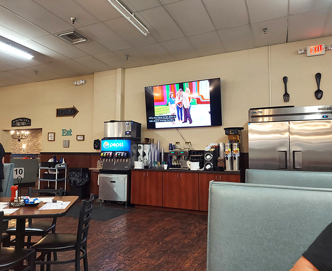 Every diner needs a good beverage station. This one's ready to caffeinate you while you watch a little TV between bites.