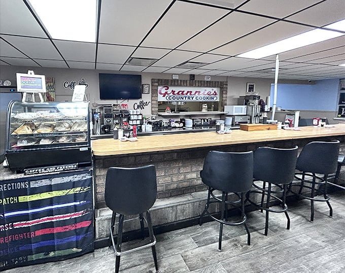 The counter is where solo diners become regulars and regulars become family – breakfast diplomacy at its finest.