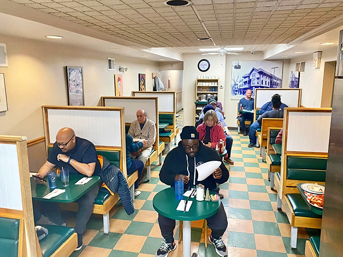 A full house on a typical morning. When the booths are packed, you know you've found the real deal.