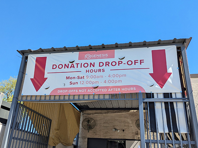 The donation drop-off sign makes it clear: your castoffs are welcome during business hours, but don't try any midnight donation missions!