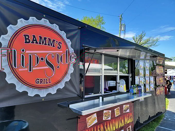 Bamm's Flip Side Grill serves up sizzling satisfaction between bargain hunts&mdash;because serious treasure hunting requires serious refueling!