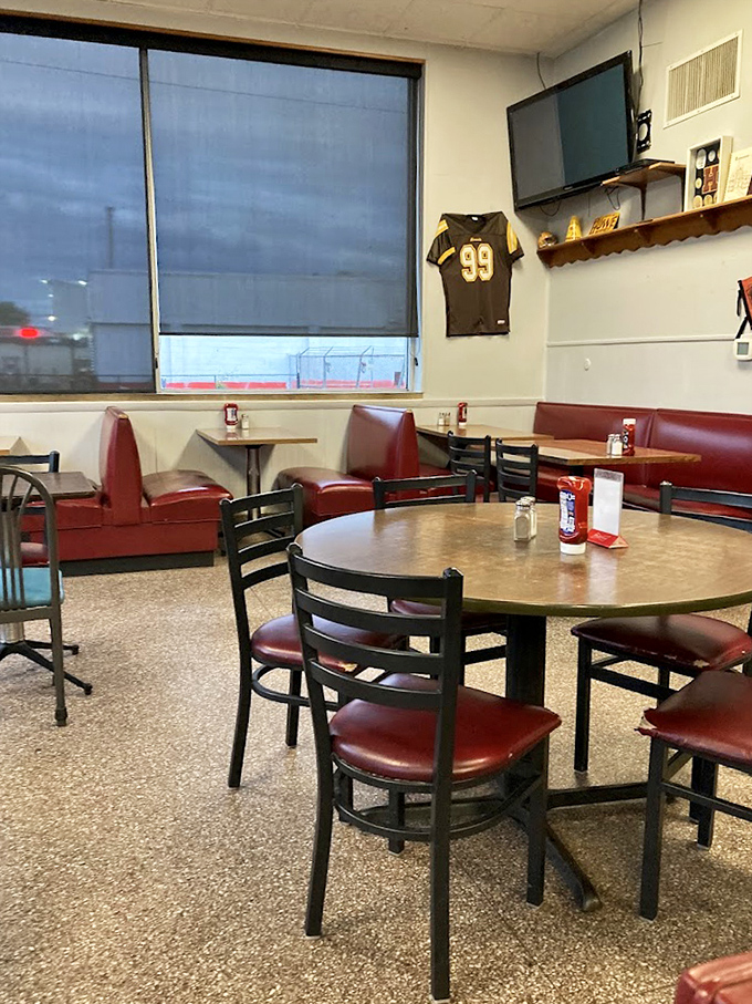 Where conversations have marinated for decades. These booths have heard first dates, family celebrations, and countless debates about Indiana basketball.