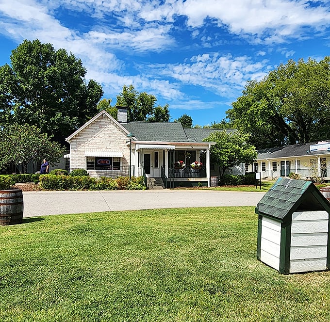 The grounds of The Loveless Cafe look like the setting for the Southern novel you've always wanted to write.