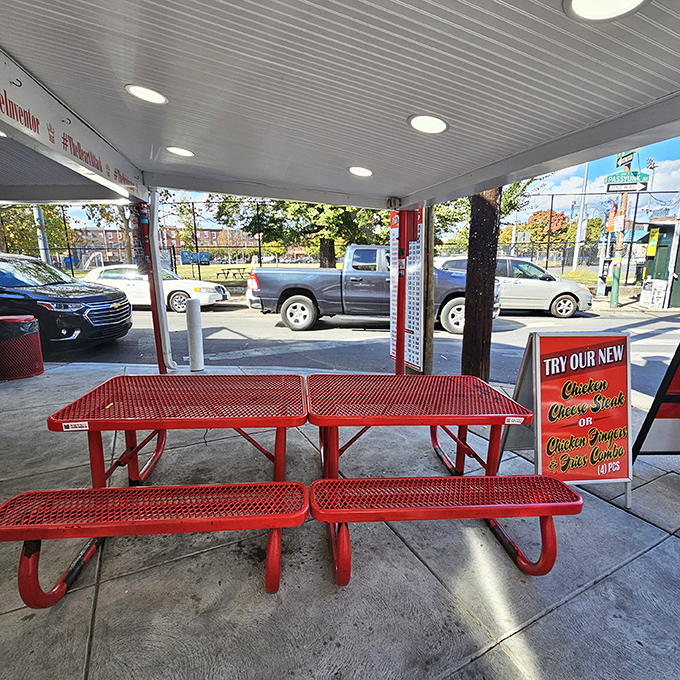 These red picnic tables have witnessed more food euphoria than most five-star restaurants&mdash;simple seating for extraordinary eating.