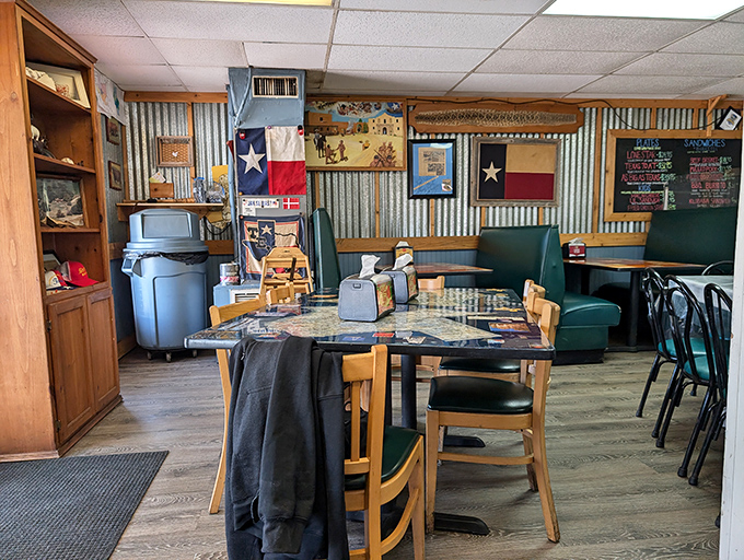 Texas flags and corrugated metal walls create an atmosphere that says, "Yes, we're in Florida, but our hearts are in Hill Country."
