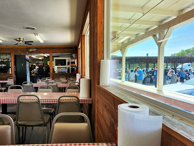 Windows offer front-row seats to watch fellow diners discover what all the fuss about.