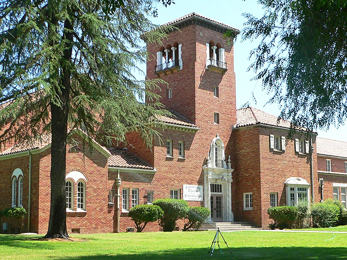 Sacramento Valley perfection captured in this building that looks like architectural wedding cake frosting.