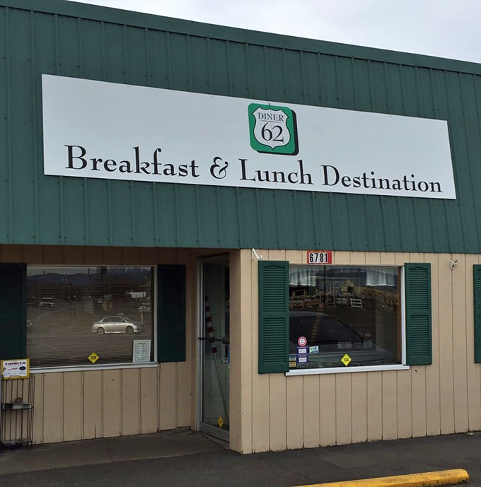 Green and tan simplicity speaks volumes - this roadside gem focuses on what matters most: great food.