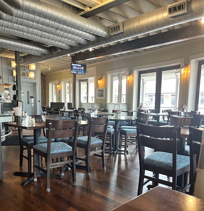 Bright windows, exposed ductwork, and comfortable seating&mdash;the restaurant equivalent of wearing your favorite shirt with your best jeans.