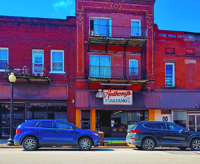Anthony's Italiano sits beneath apartments where residents likely fall asleep to the heavenly scent of garlic and tomato sauce&mdash;culinary lullabies.