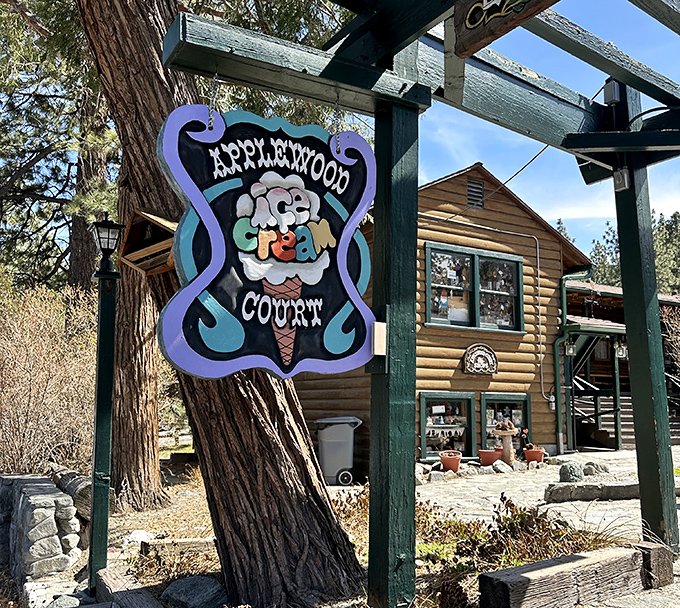 Applewood Court proves that mountain living doesn't mean roughing it&mdash;unless you want to.