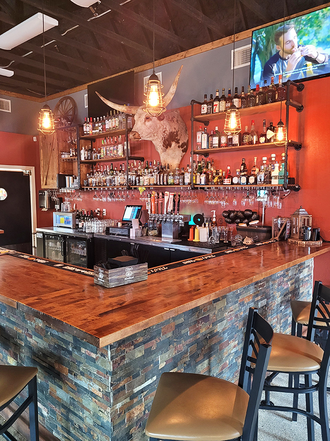 The bar area, crowned with longhorn d&eacute;cor, offers liquid courage before you tackle that 40-ounce Tomahawk for two.