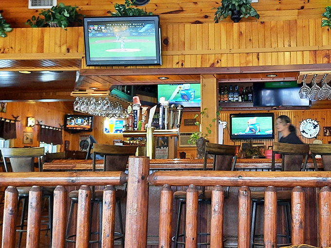 Pull up a log stool at this authentic Western bar where modern drinks meet old-fashioned hospitality.