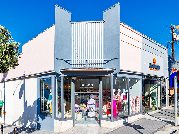 The boutiques of Manhattan Beach offer retail therapy with ocean breezes&mdash;shopping as nature intended it.