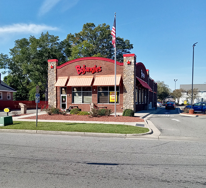 Even fast food gets the Southern treatment in Kinston, with Bojangles' brick-and-stone fa&ccedil;ade looking almost dignified. Biscuits with architectural ambition. 