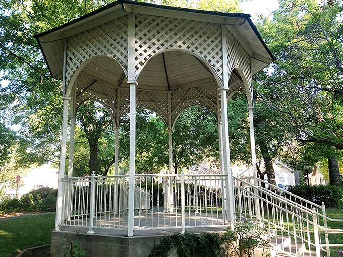 This charming gazebo in Oroville could be the set for a small-town romance movie or your next family photo. No filter needed.