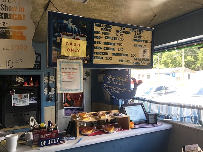 Old-school signage and cash-only policies&mdash;a refreshing throwback to when food was just about the food, not the Instagram opportunity.