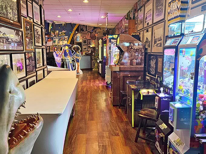 Part museum, part restaurant, all fun. Cooper's collection of memorabilia and arcade games offers entertainment between bites.
